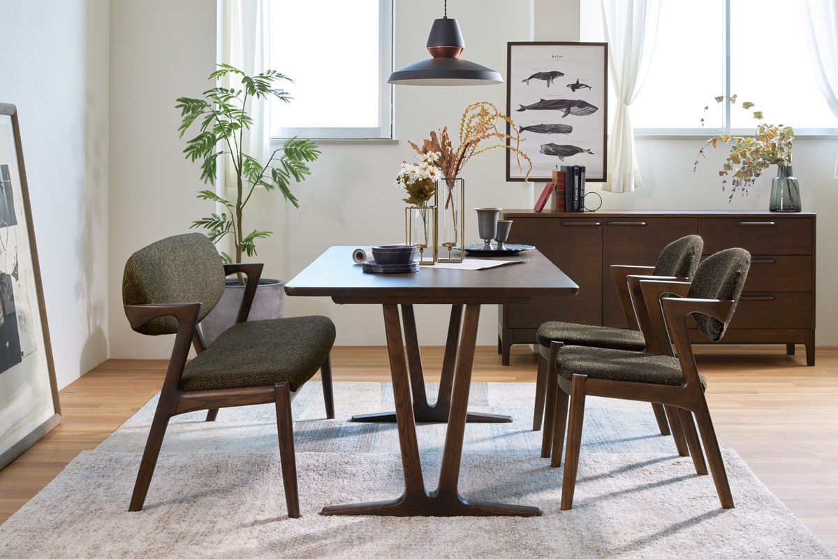 オーク無垢材から削り出された2本の伸びやかなV字脚線 DT-6360｜ダイニングテーブル｜製品一覧｜浜本工芸株式会社